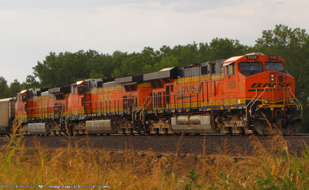 BNSF 7608 waits in the rain,